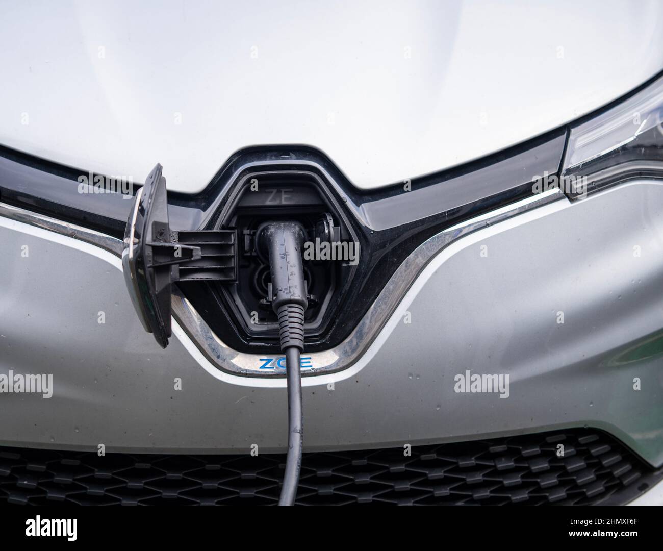 landing an electric car when the battery runs out Stock Photo - Alamy