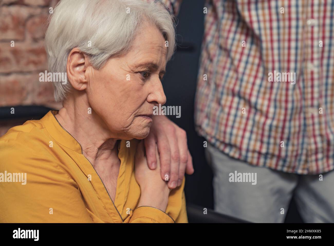 Grey haired lady hi-res stock photography and images - Alamy