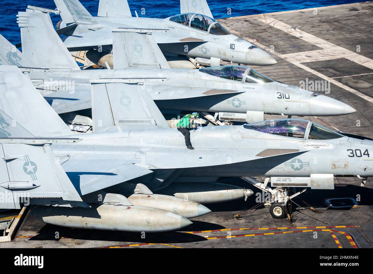 Strike fighter squadron vfa 192 hi-res stock photography and images - Alamy