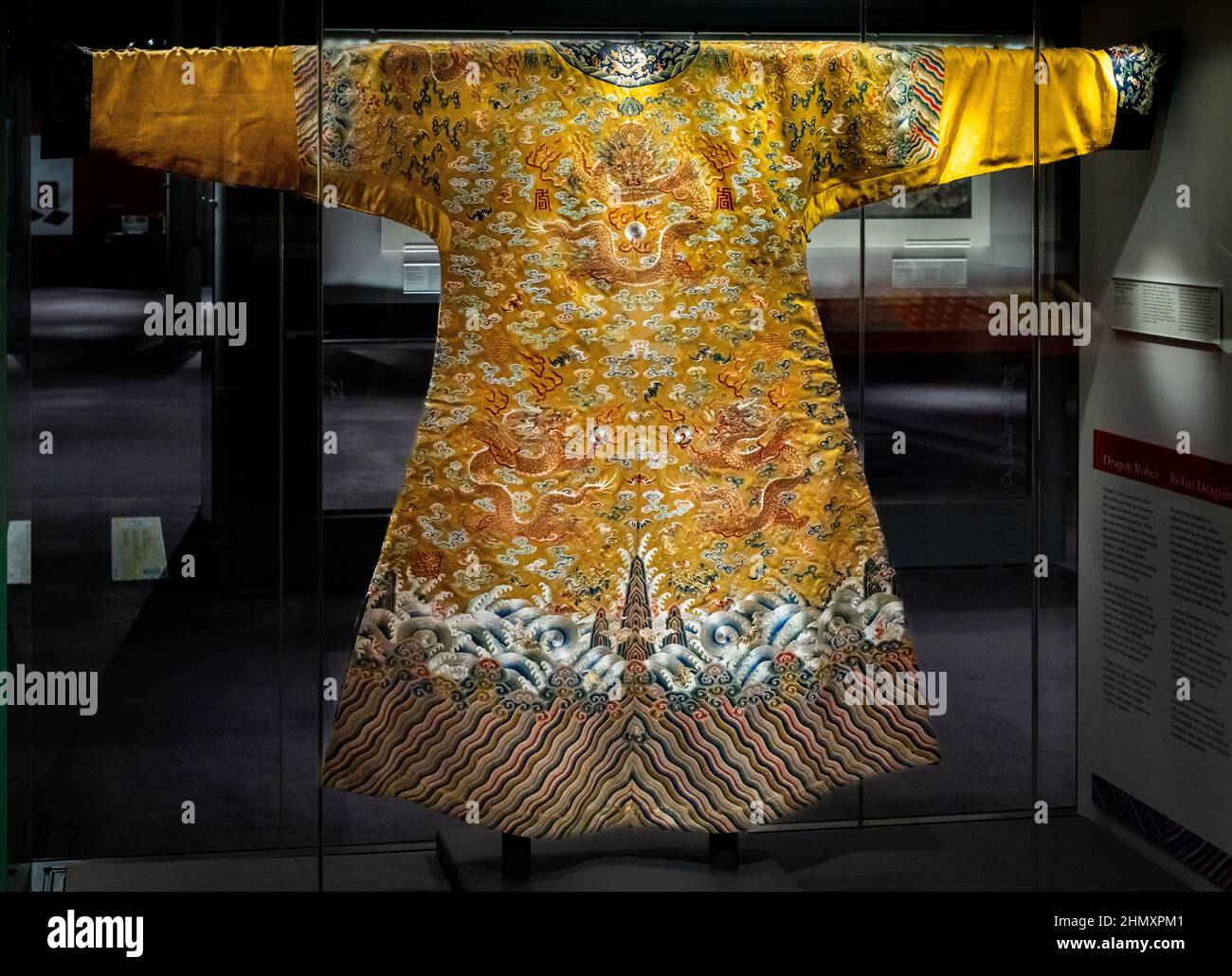 Gold embroidered ceremonial clothing hi-res stock photography and images - Alamy