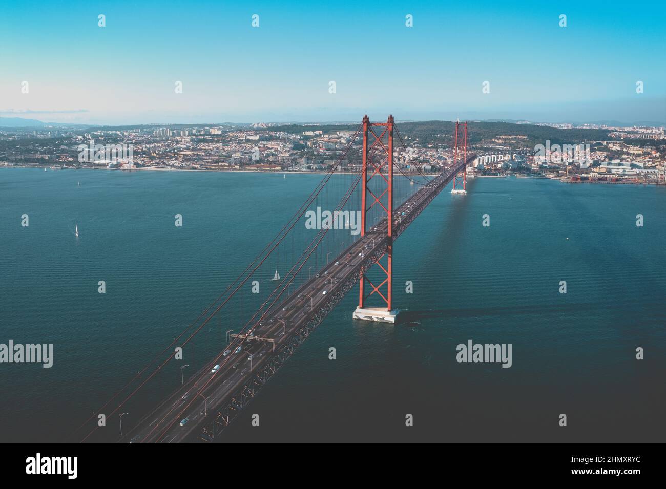 25 of april bridge hi-res stock photography and images - Alamy