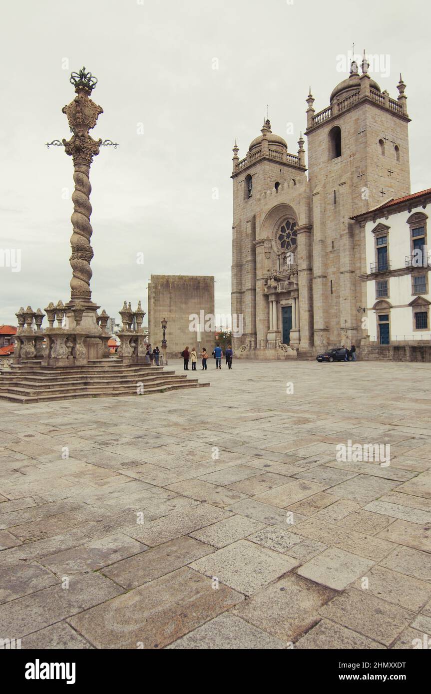 The main church of Porto and the surrounding square Stock Photo - Alamy
