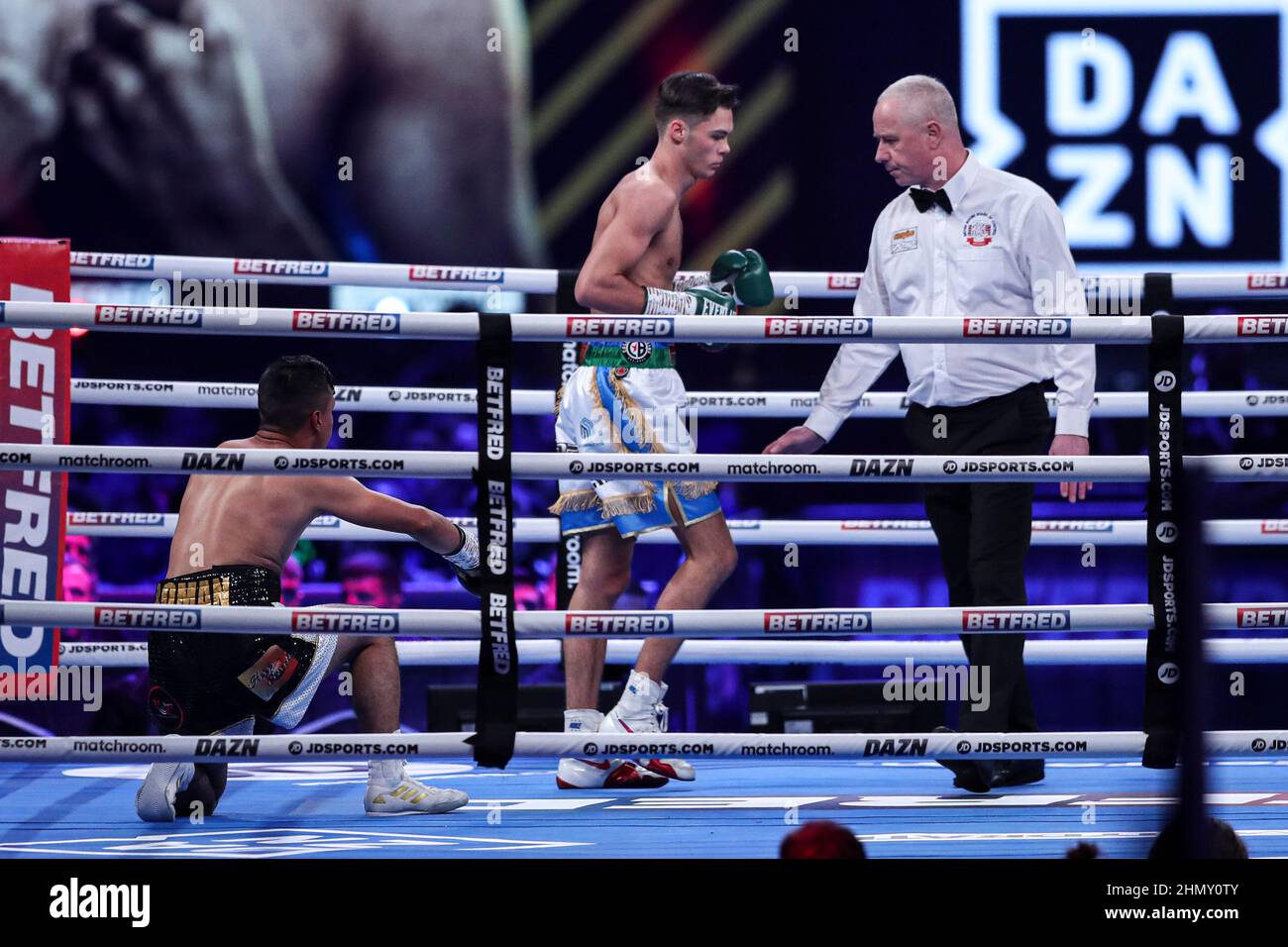 Hopey Price (right) walks to his corner after knocking down Ricado ...