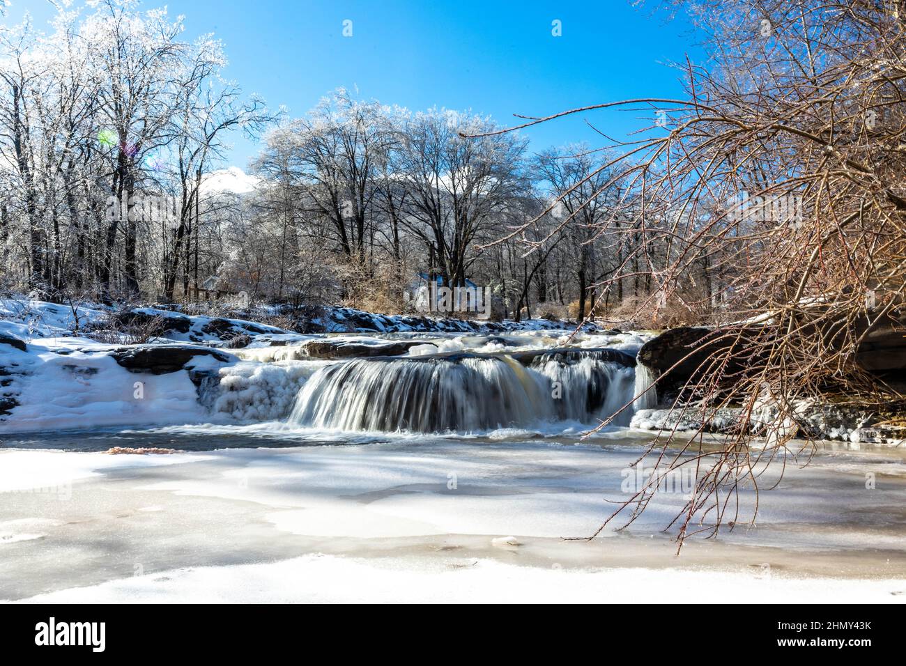 Icy waterfall hi-res stock photography and images - Alamy