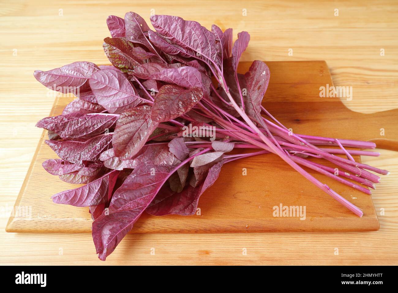 Maroon spinach hi-res stock photography and images - Alamy