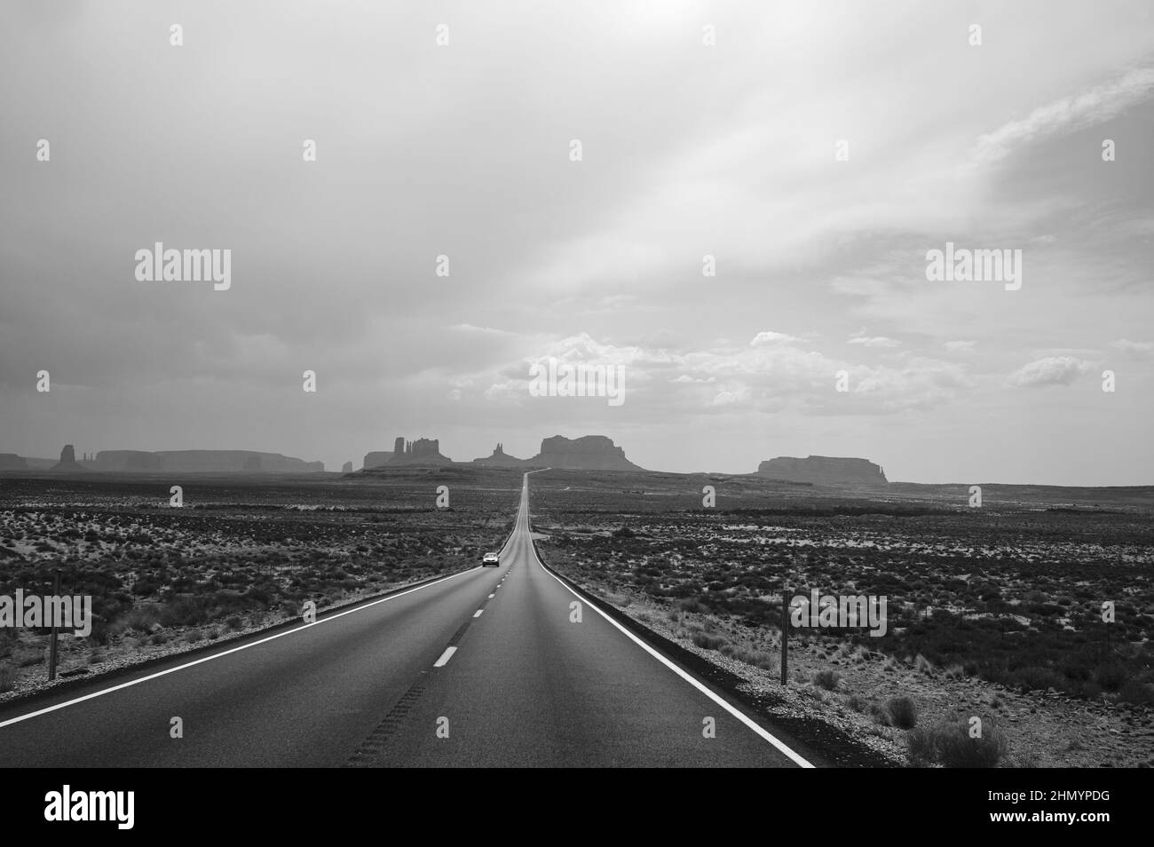 Spectacular view of Monument Valley from the famous Forrest Gump Point ...