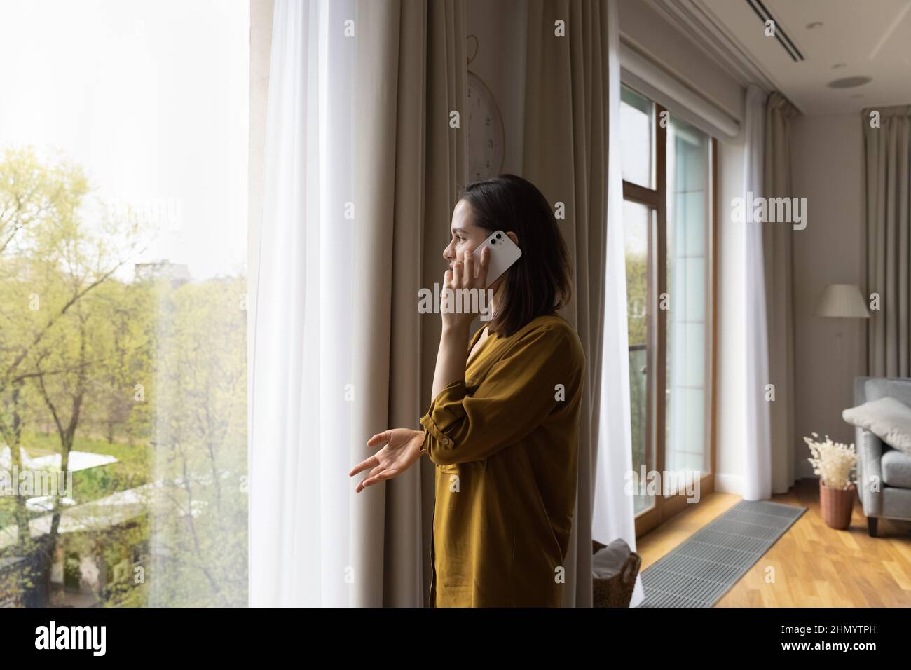 Conversation window hi-res stock photography and images - Alamy