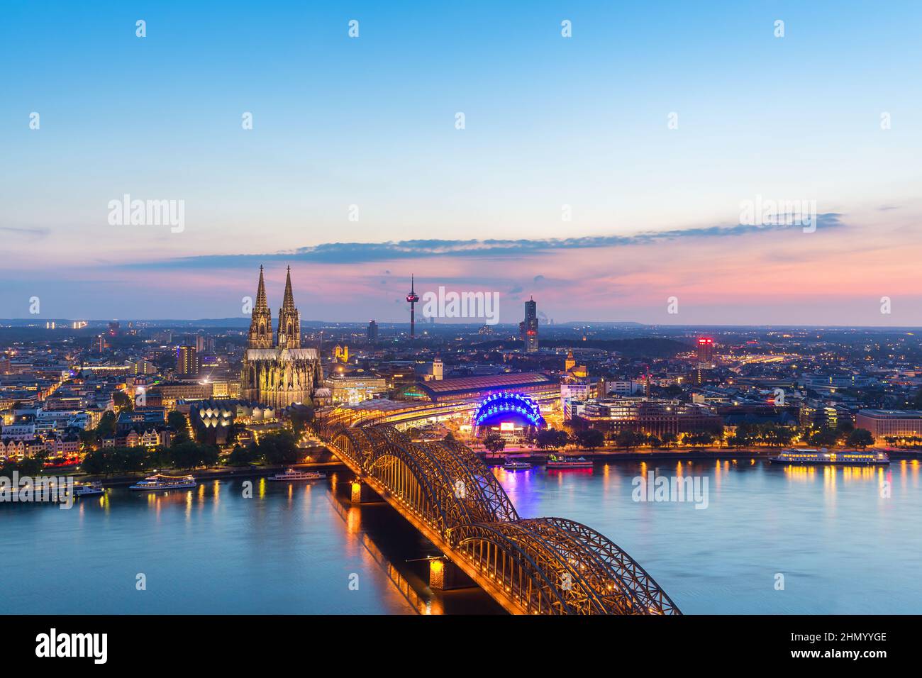 view of the Cologne Cathedral at sunset Stock Photo - Alamy