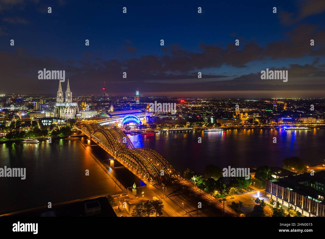 Night cityscape panorama hi-res stock photography and images - Alamy