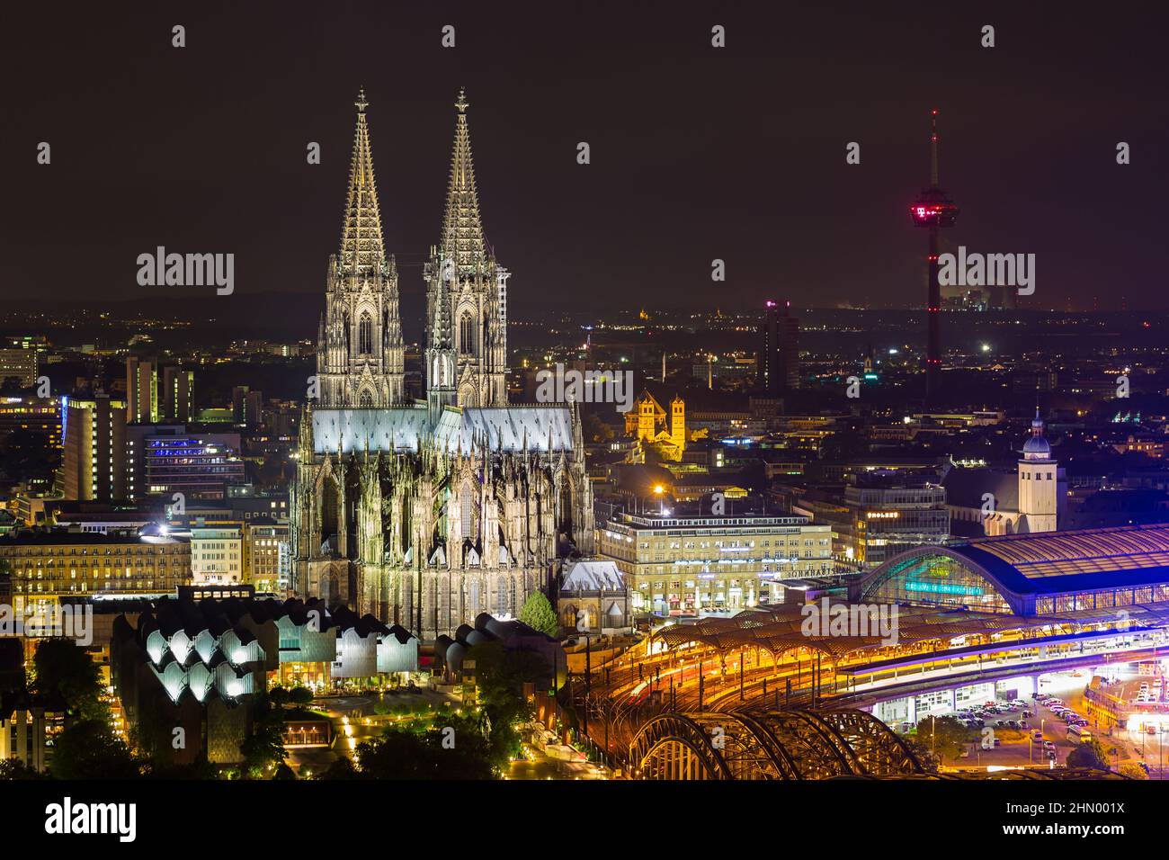 Cologne Cathedral in Cologne at night Stock Photo - Alamy