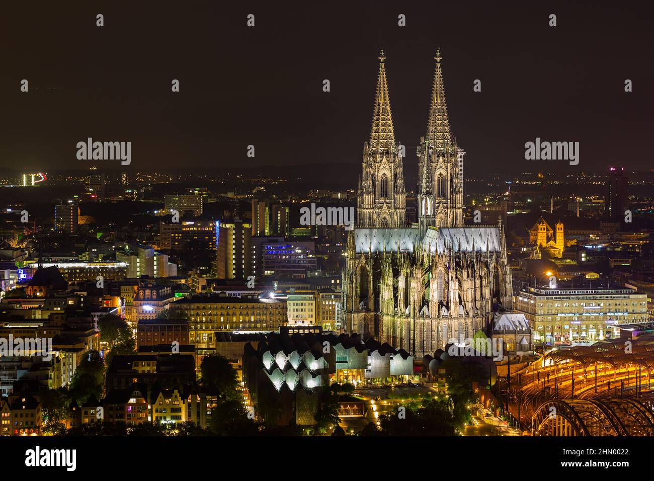 Cologne Cathedral at night in Cologne Stock Photo - Alamy