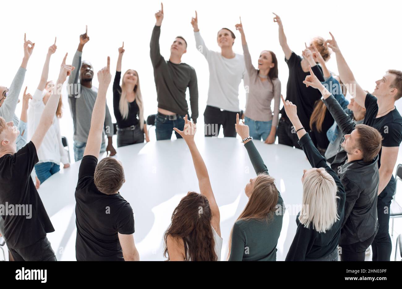 People around table meeting circle hi-res stock photography and images ...