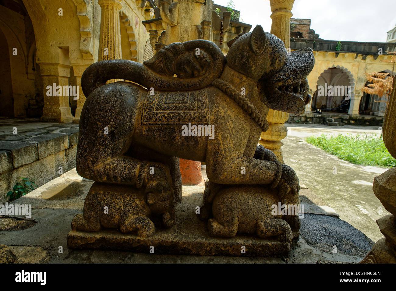 Tiger sculpture india hi-res stock photography and images - Alamy