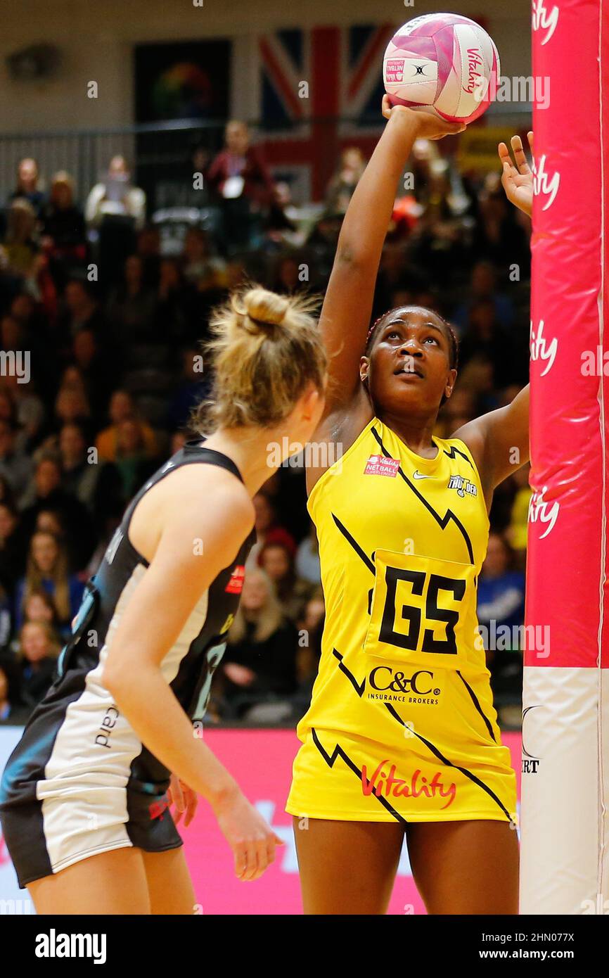 Netball goal hi-res stock photography and images - Alamy