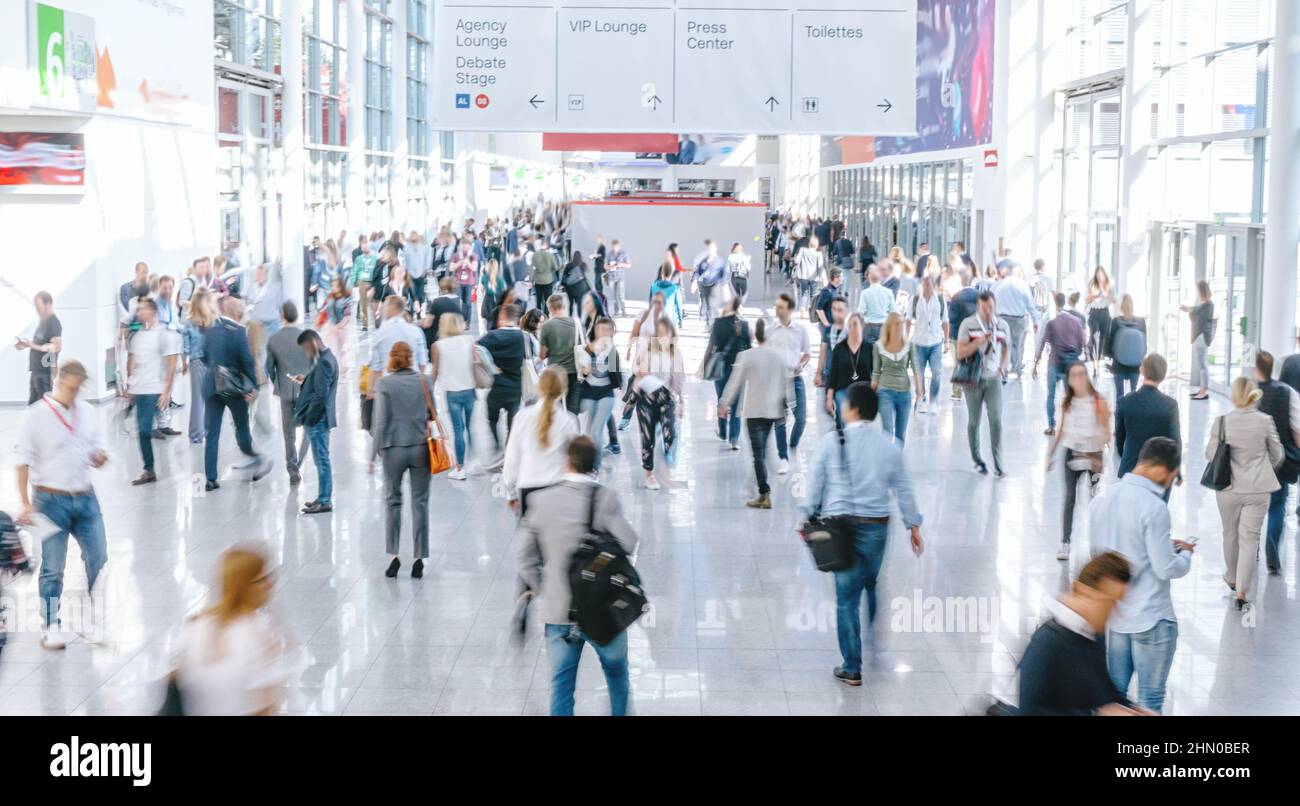 Sales crowd rush hi-res stock photography and images - Alamy