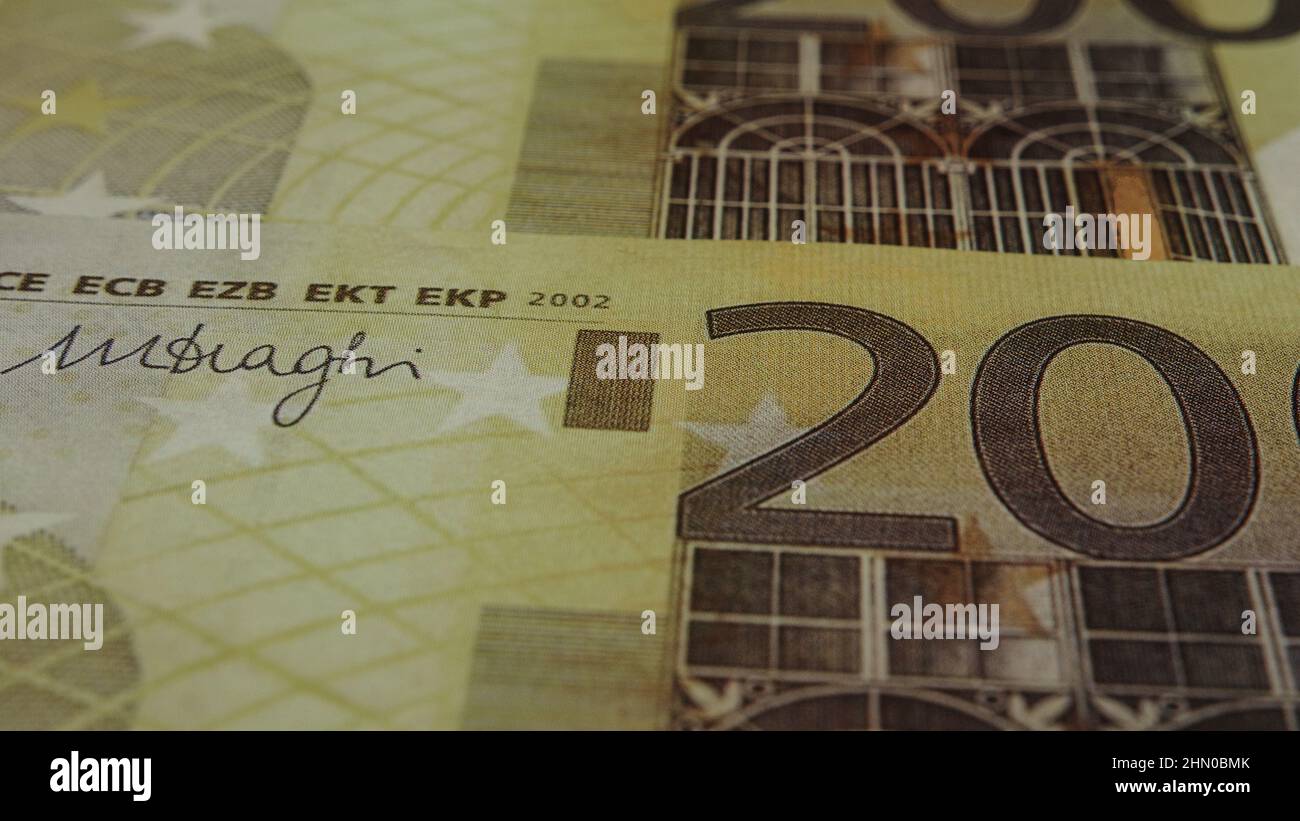 The obverse of the two hundred euro banknotes slides from the bottom up ...