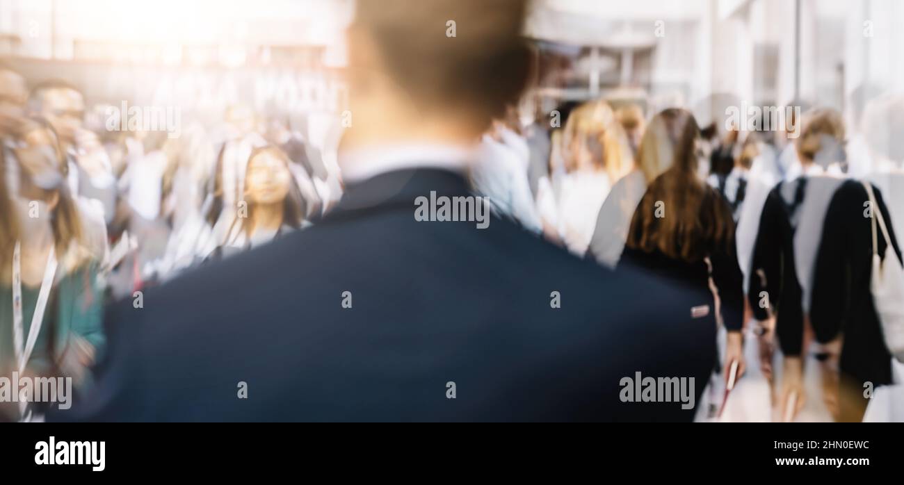 City street walking people hi-res stock photography and images - Alamy