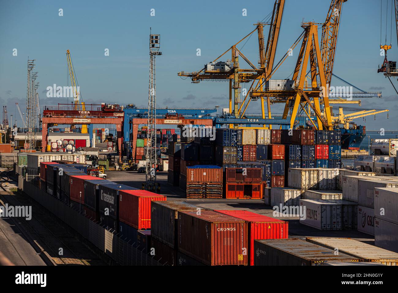 Spanish container crane hi-res stock photography and images - Alamy