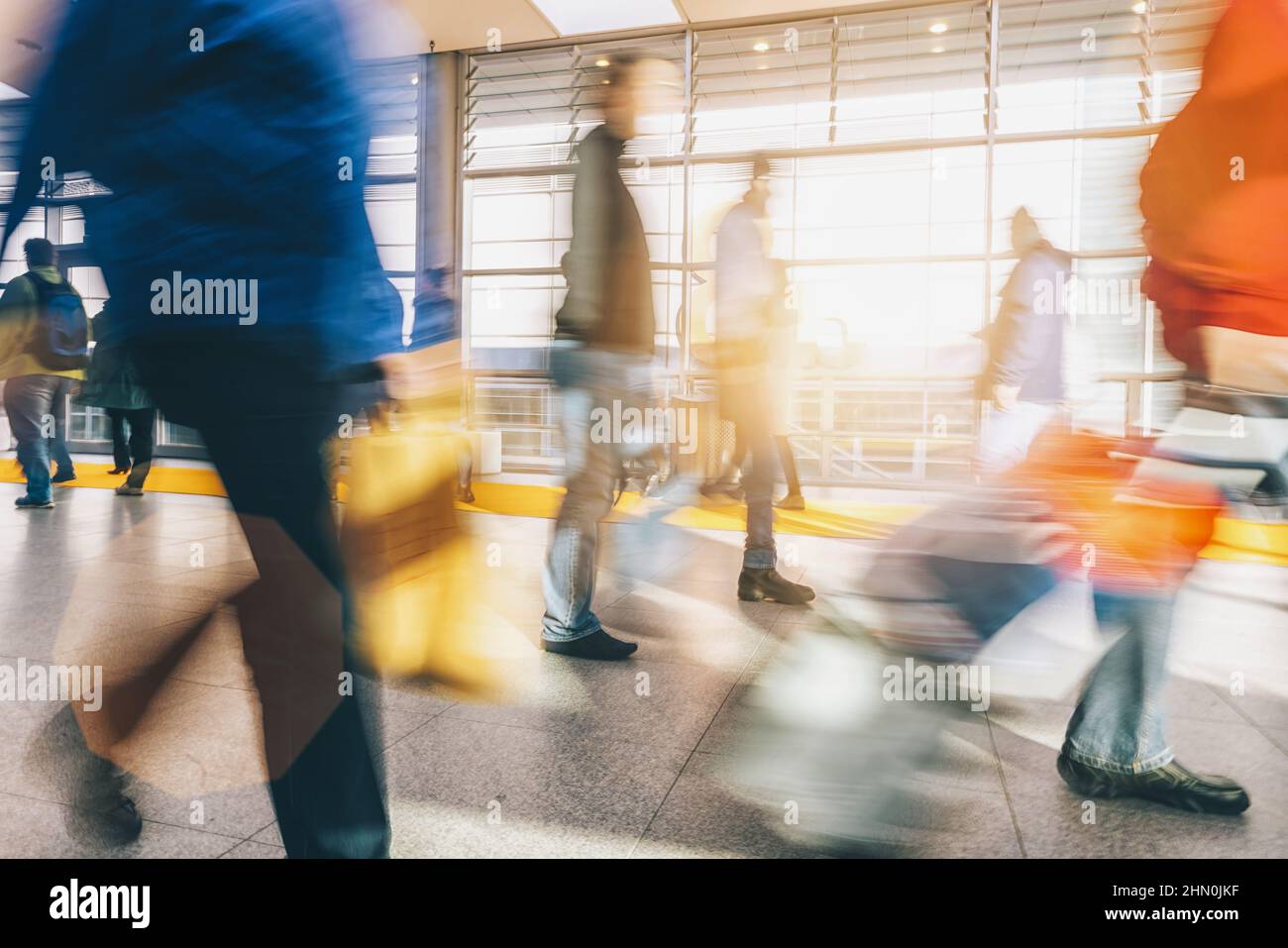Sales crowd rush hi-res stock photography and images - Alamy
