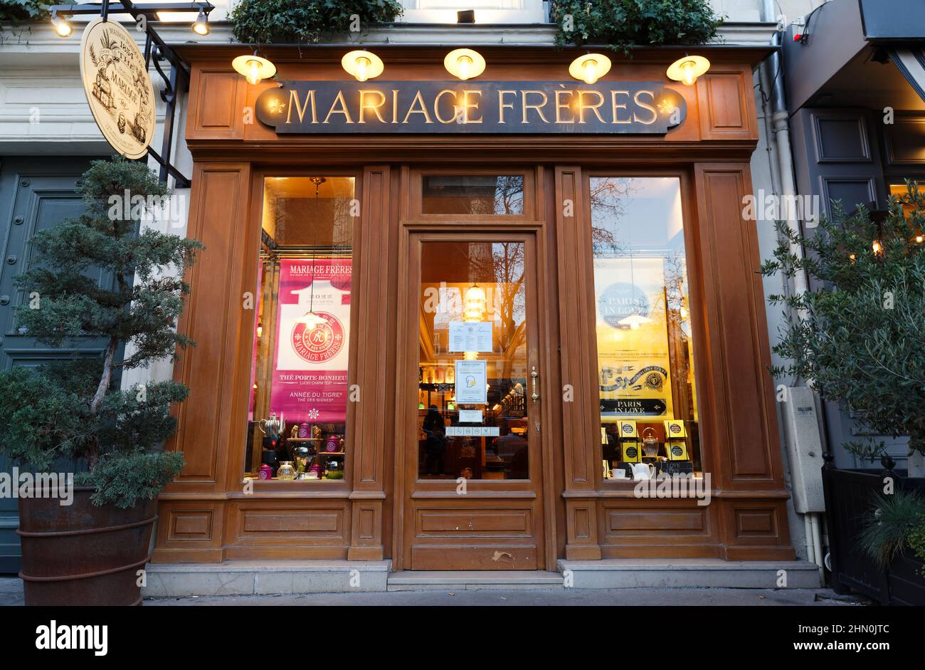 Mariage Freres tea shop offer the largest on the planet: a selection of ...