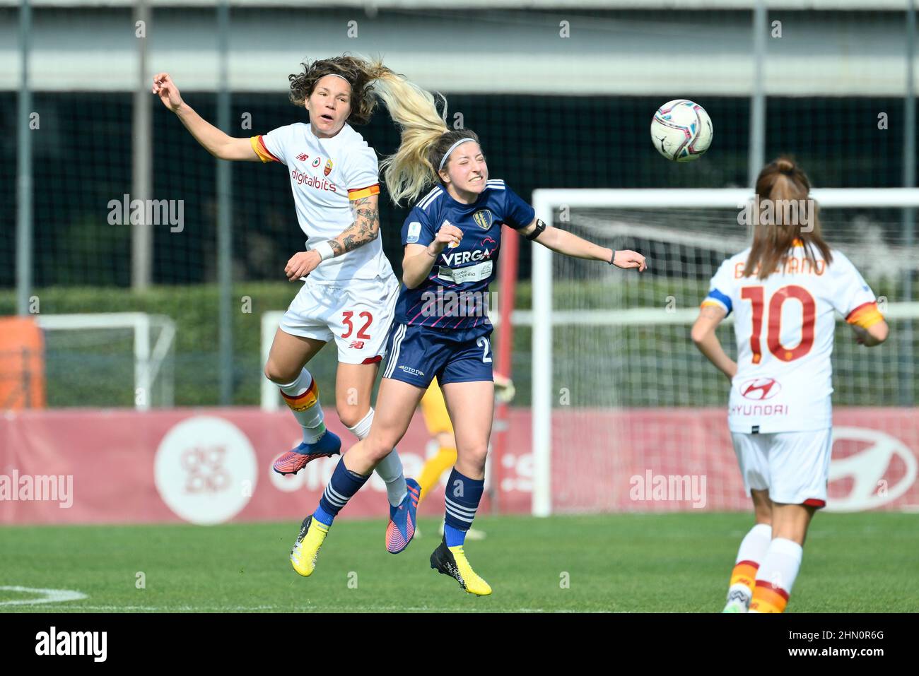 Elena Linari (AS Roma Women) Elisa Carravetta (Como Women) during the ...