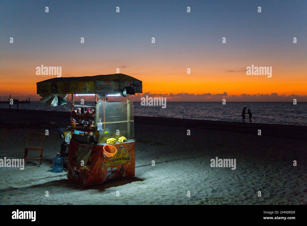 Beach food stand hi-res stock photography and images - Alamy