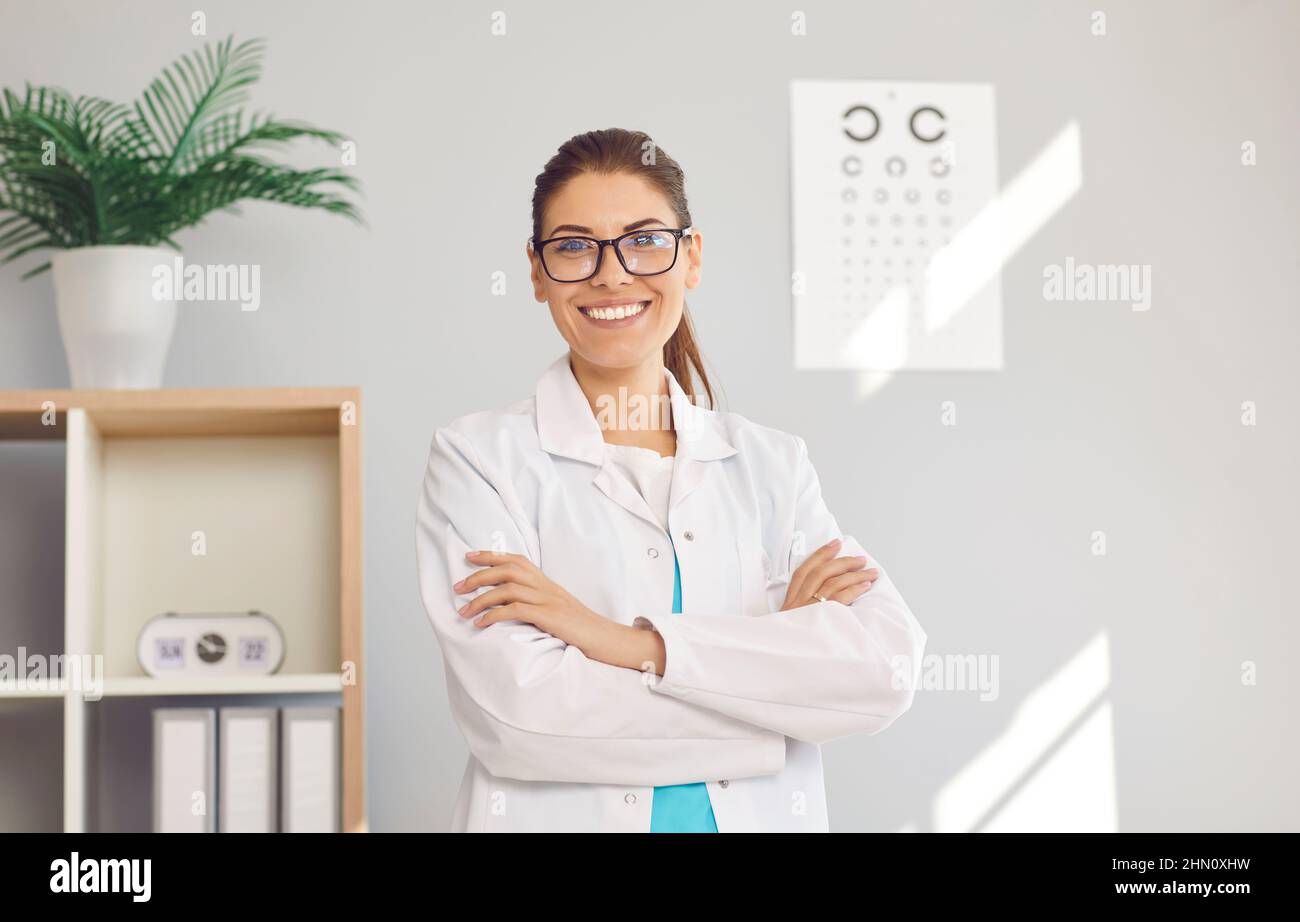 Portrait of smiling optician pose in optics salon Stock Photo - Alamy