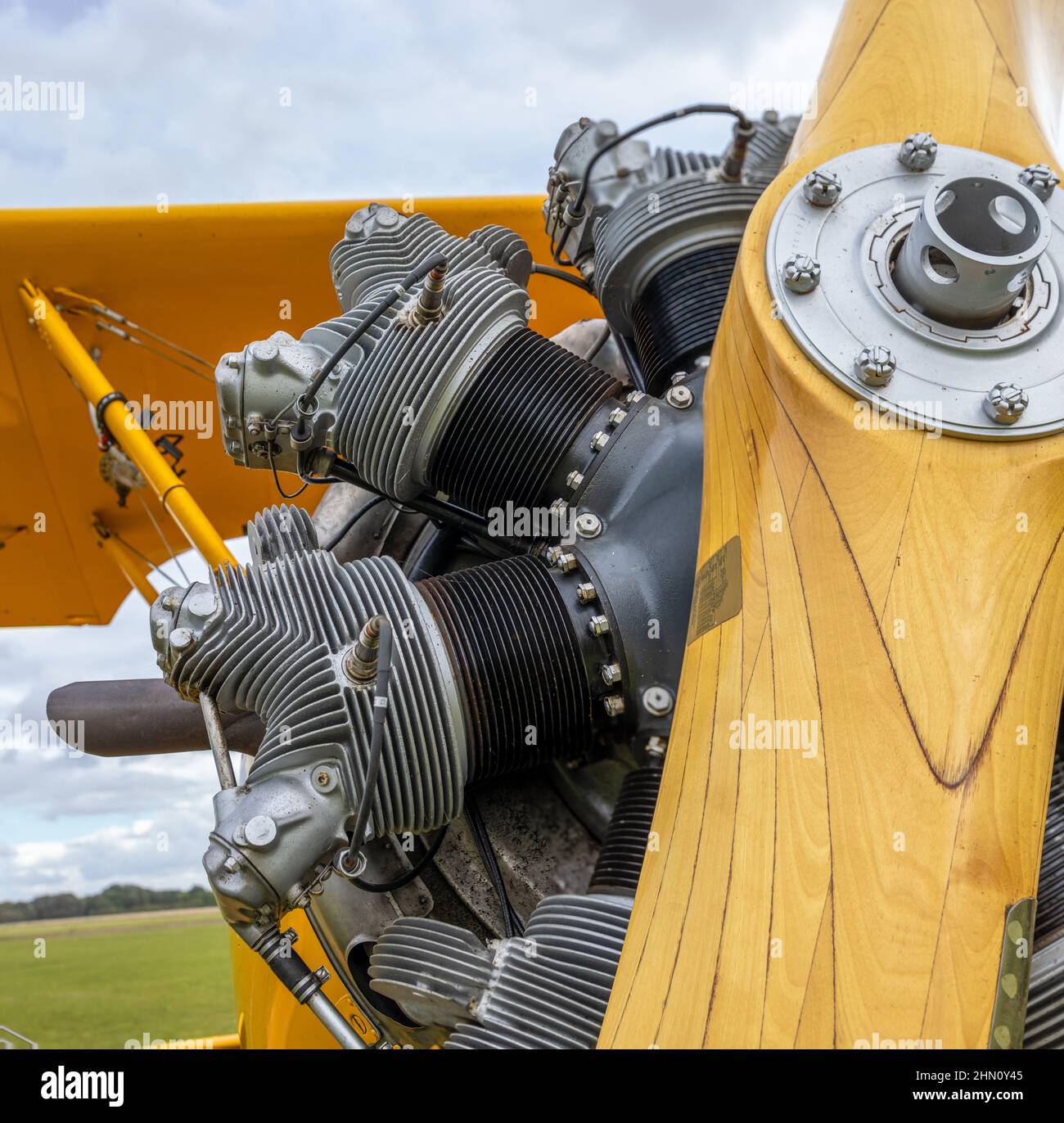 Vintage aircraft engine hi-res stock photography and images - Alamy