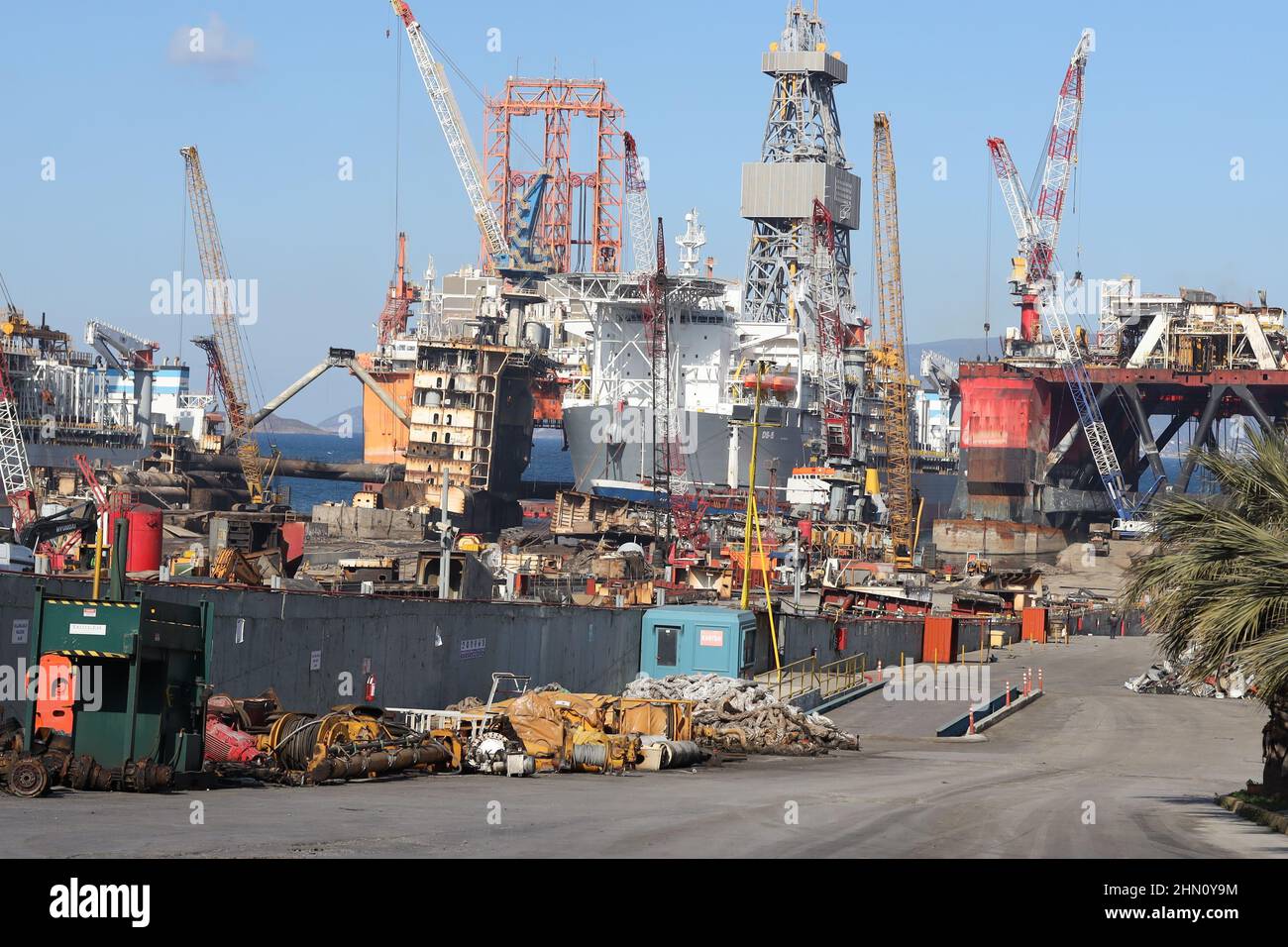 Aliaga hi-res stock photography and images - Alamy