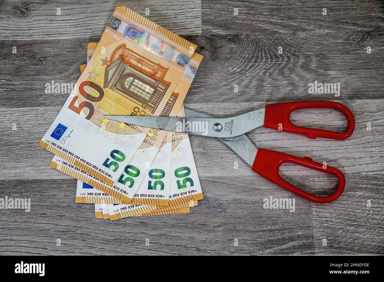 Scissors cut euro banknotes hi-res stock photography and images - Alamy