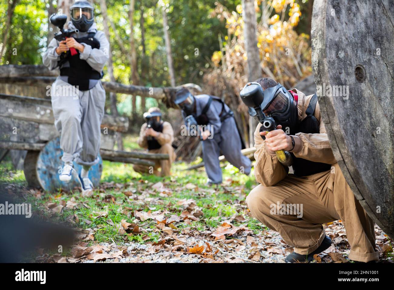 People in full gear playing paintball Stock Photo - Alamy