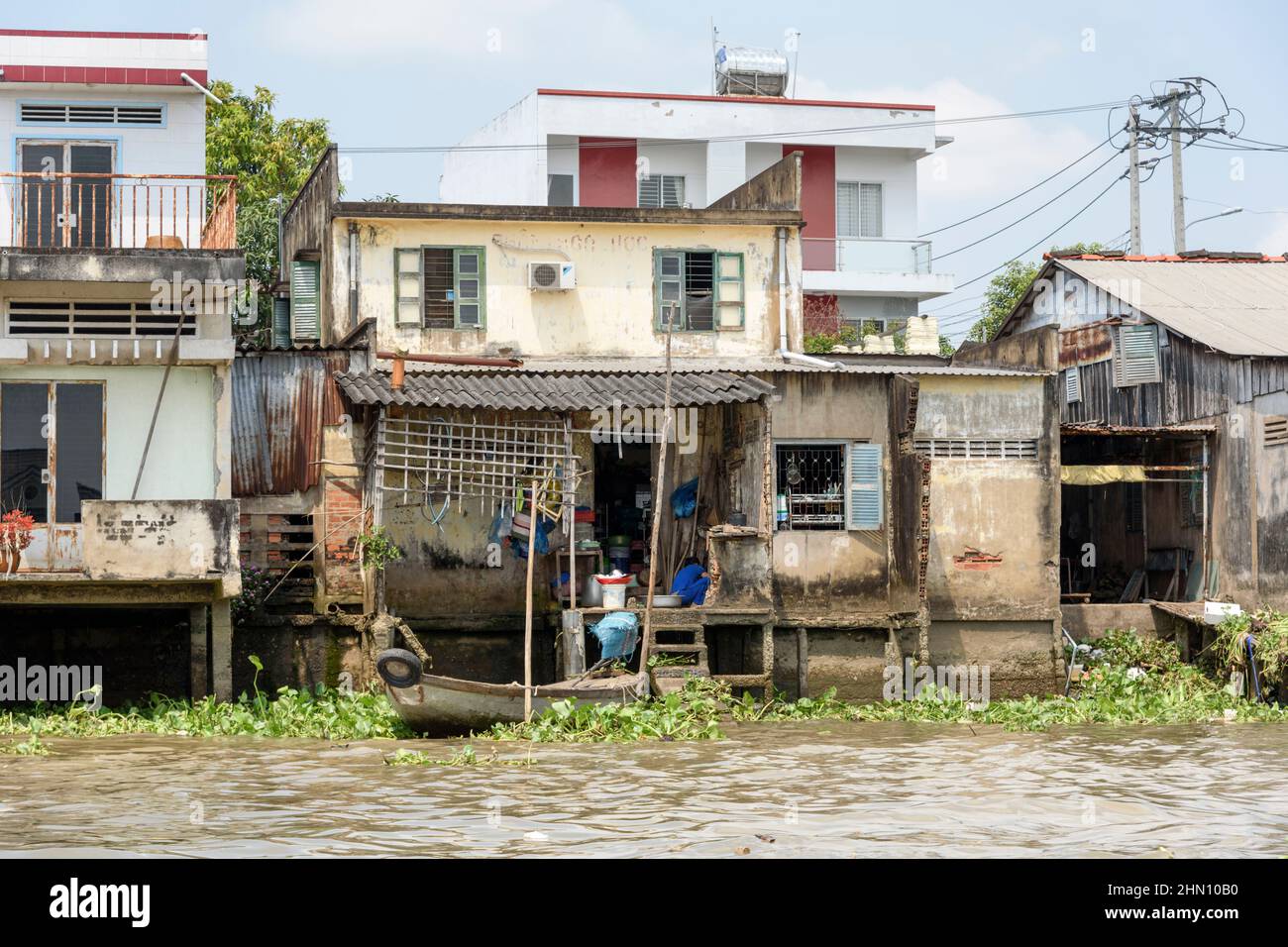 Traditional Vietnamese houses on stilts on the Mekong River, Cai Be ...
