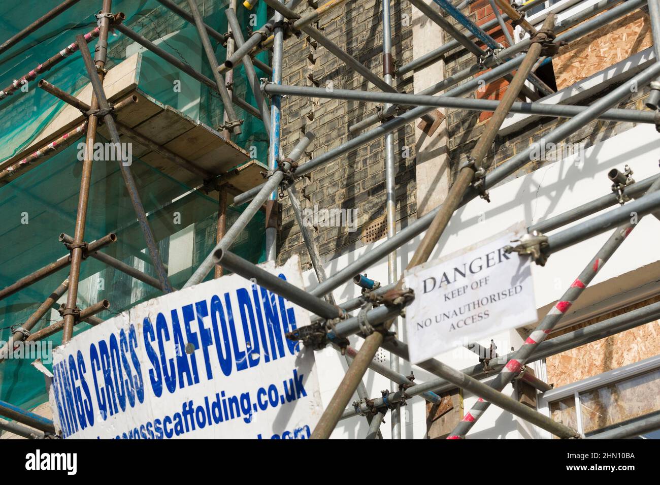 Severer cracking to the front wall of 53 Agar Grove, London. The ...