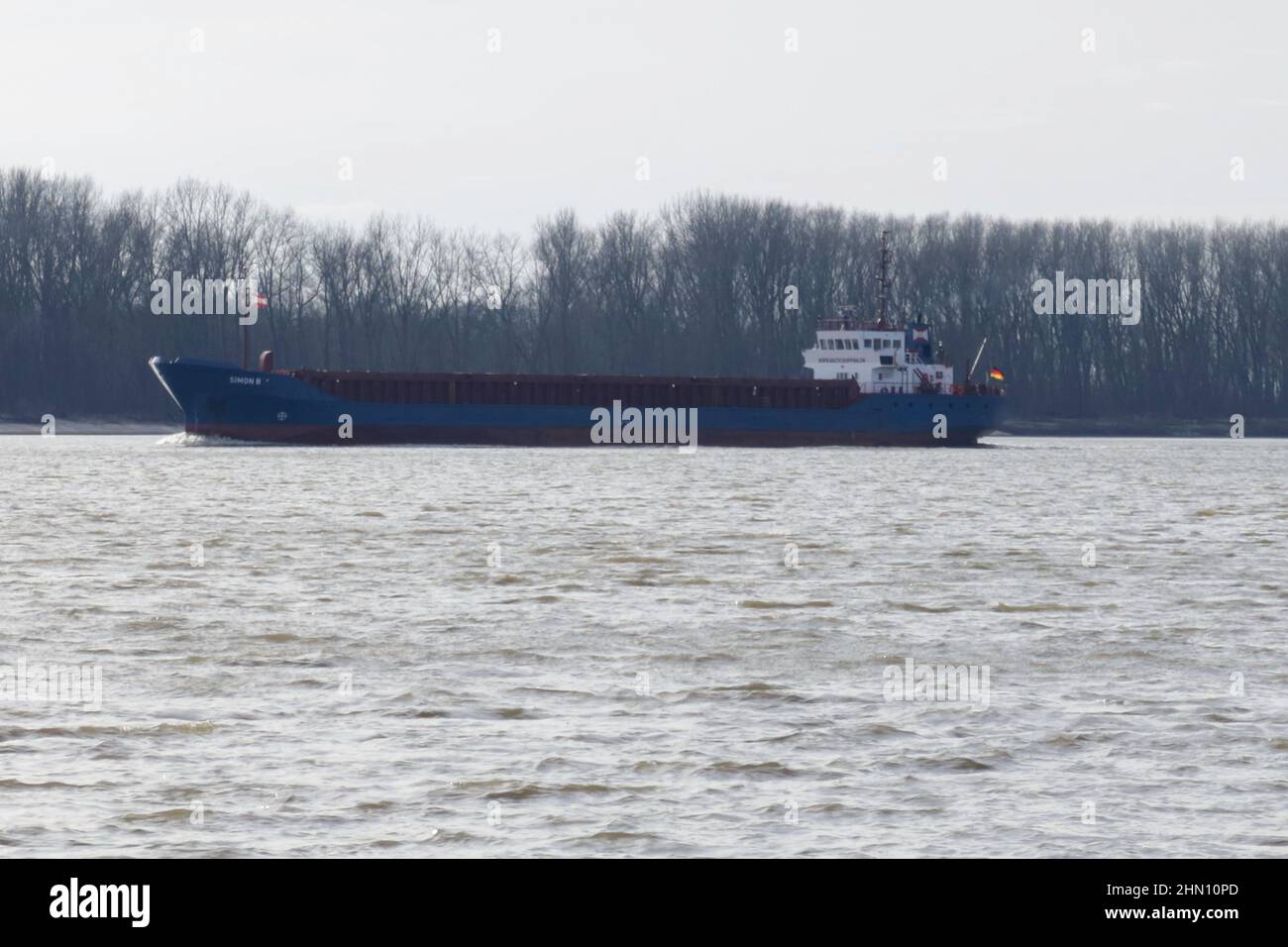 Vessel on river hi-res stock photography and images - Alamy