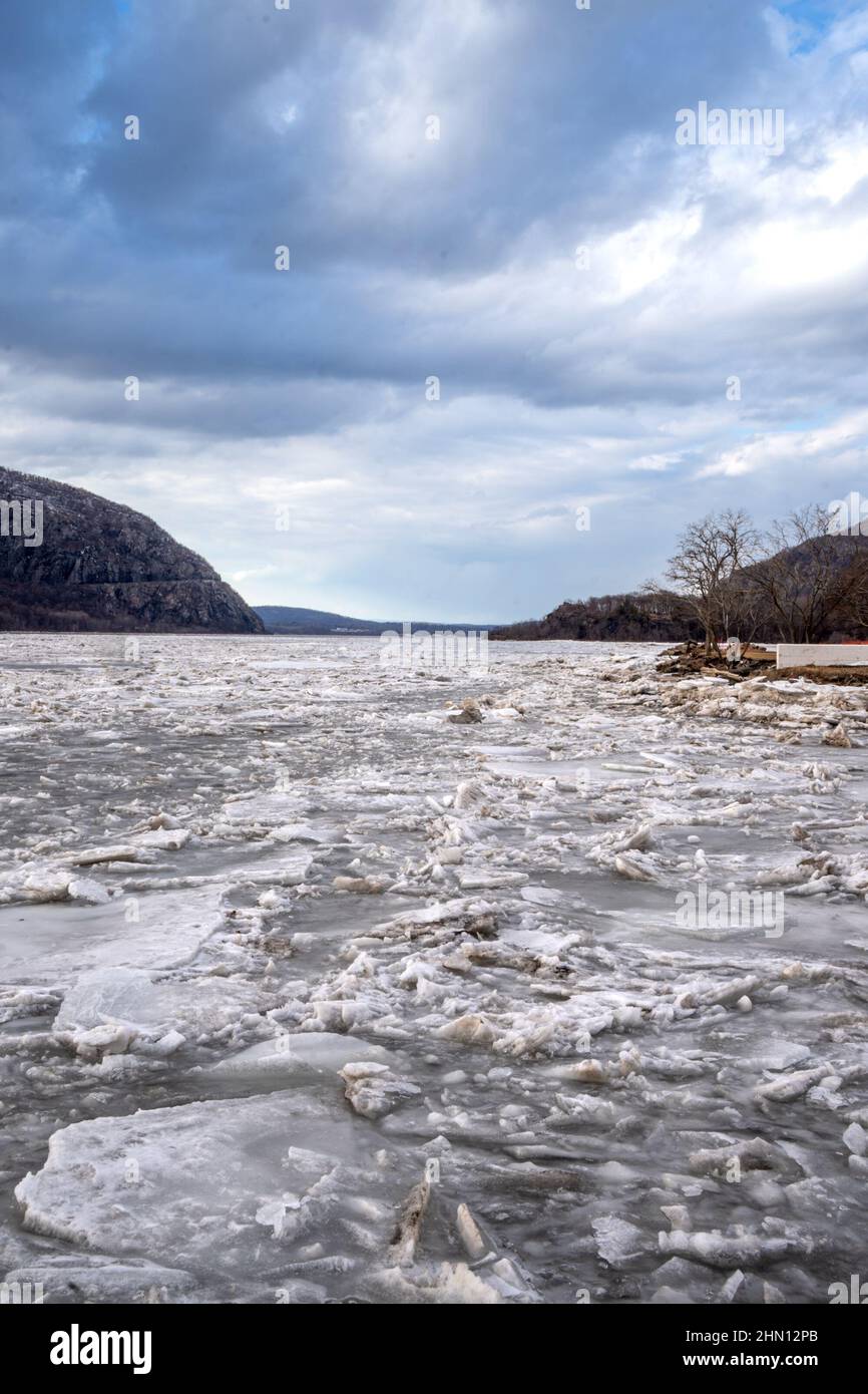 Cold Spring, NY - USA - Feb 10, 2022 Vertical view of the frozen Hudson ...
