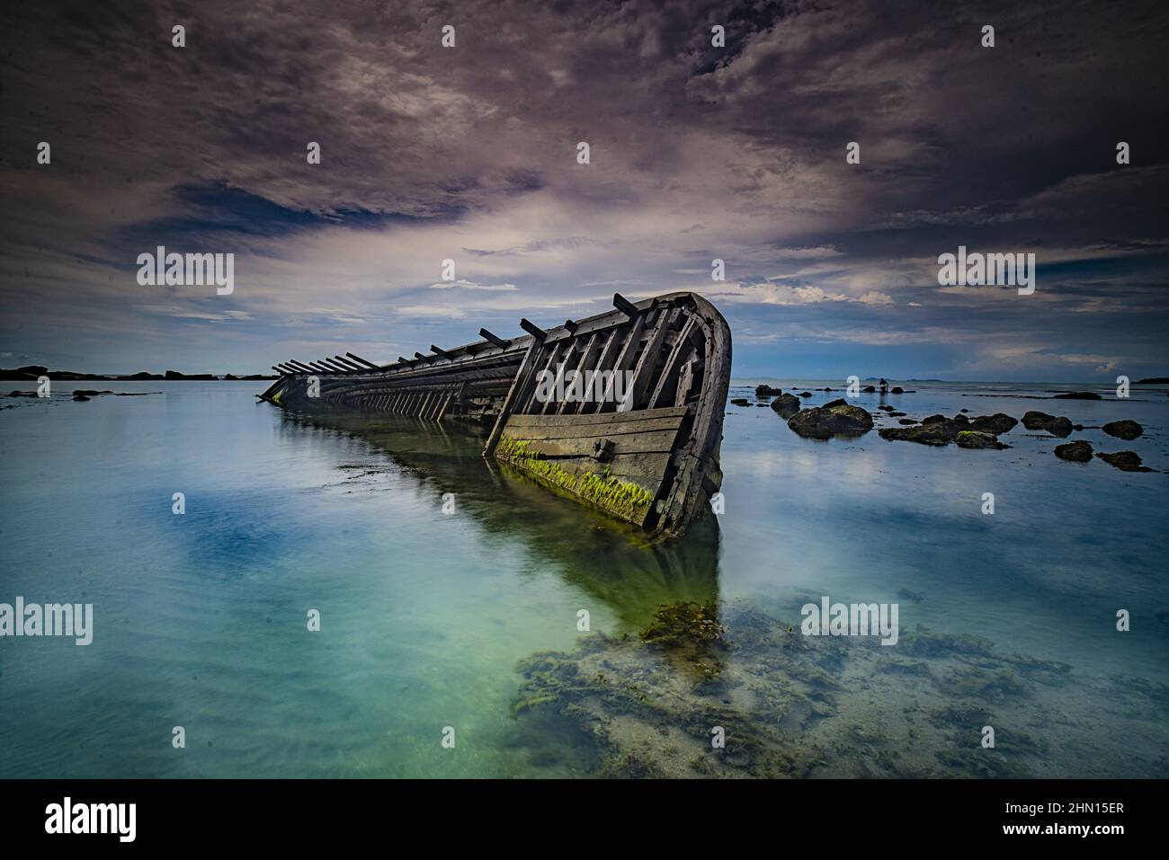 Wrecked ships hi-res stock photography and images - Alamy