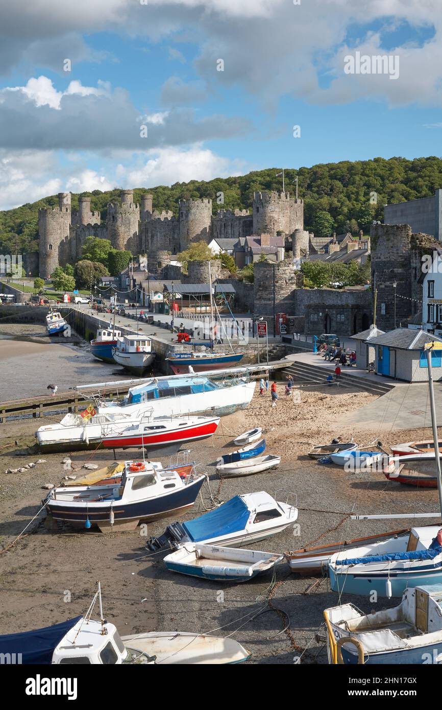 Medieval quayside architecture hi-res stock photography and images - Alamy