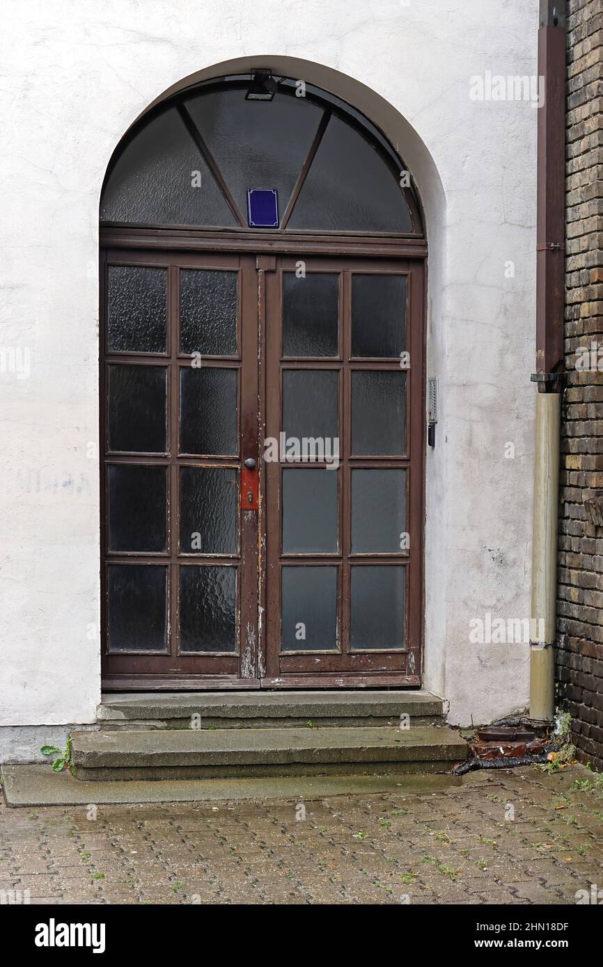 Arch glass double doors house entrance closed Stock Photo - Alamy