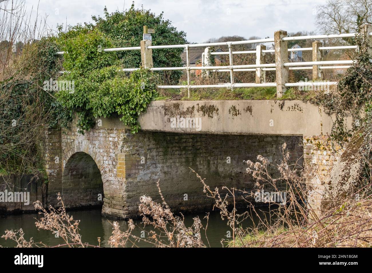 Mayton navigation bridge over the River Bure in the Norfolk countryside ...