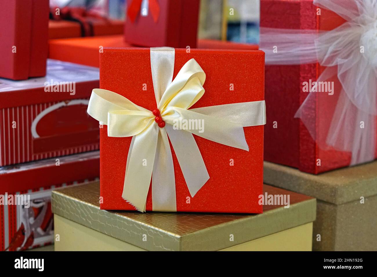 Big square box hi-res stock photography and images - Alamy