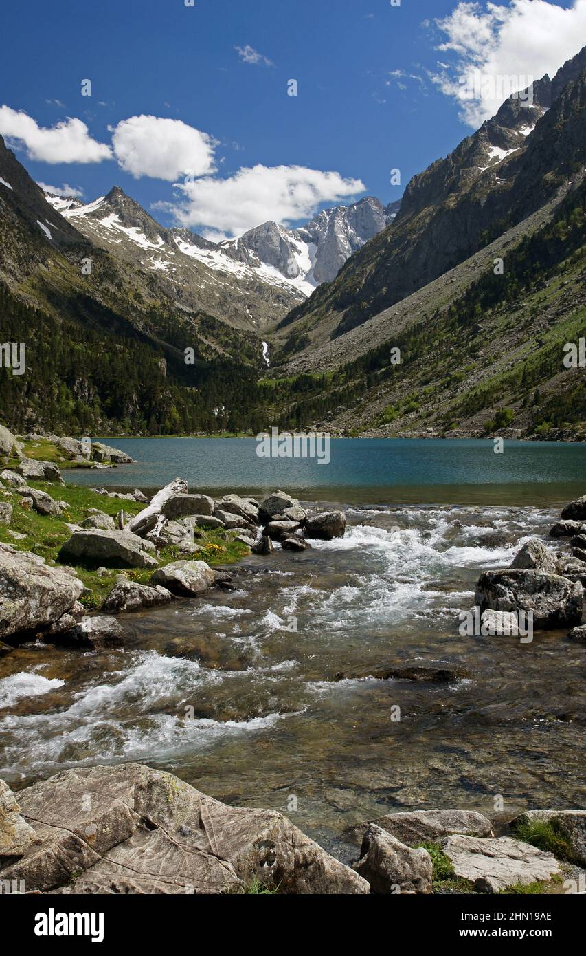 The beautiful Lac de Gaube in the French Pyrenees Stock Photo - Alamy