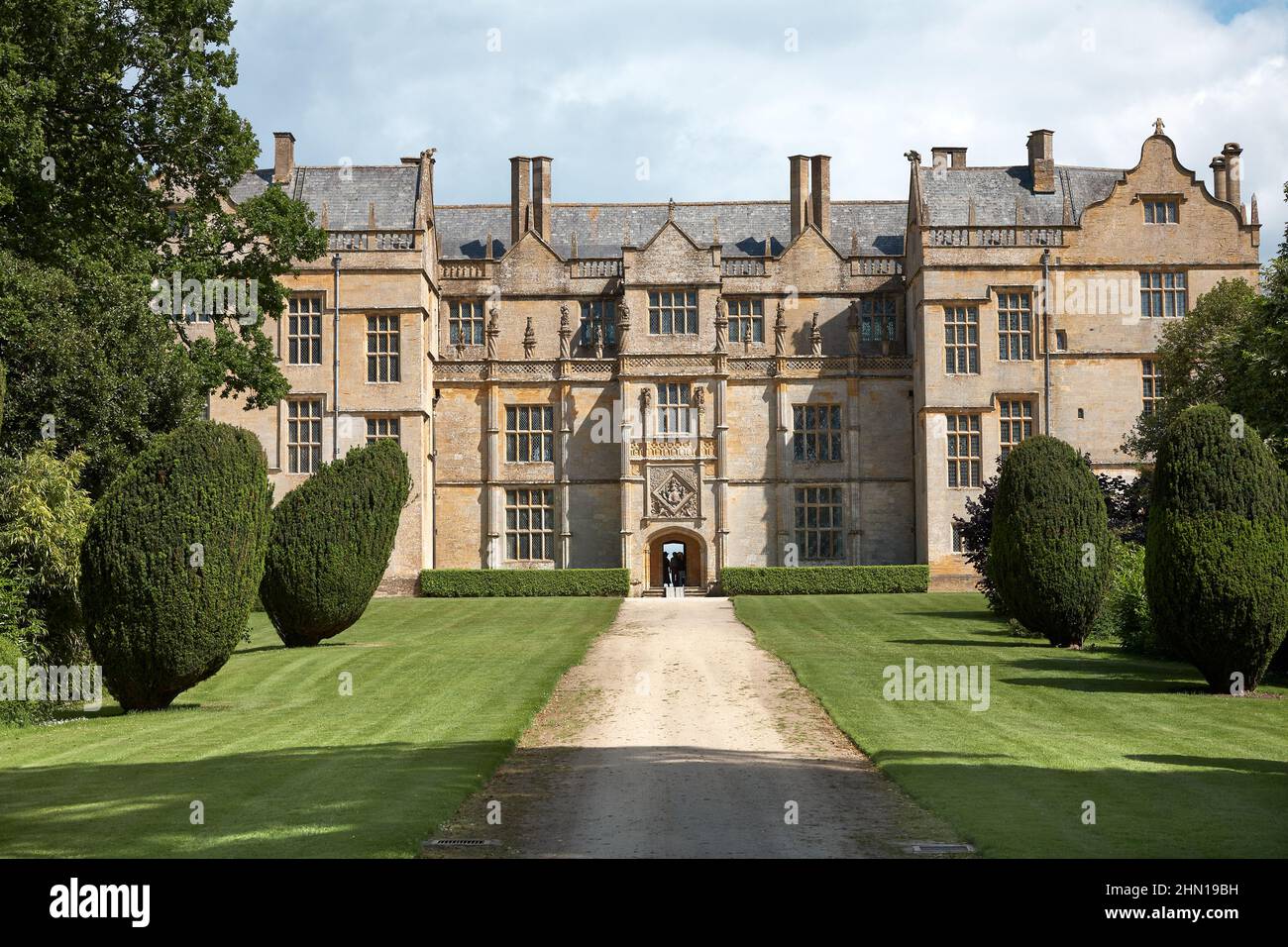 Tudor elizabethan manor house hi-res stock photography and images - Alamy