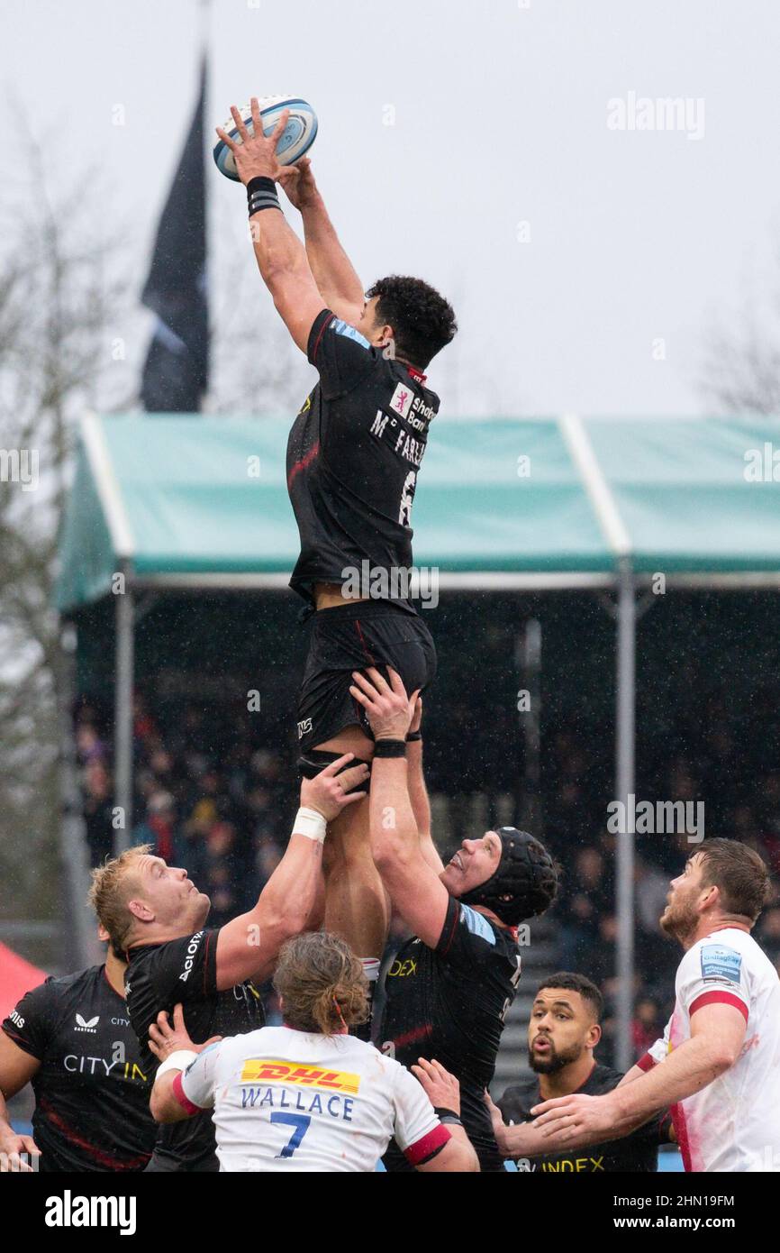 Theo McFarland #6 of Saracens catches the ball from the line out Stock ...