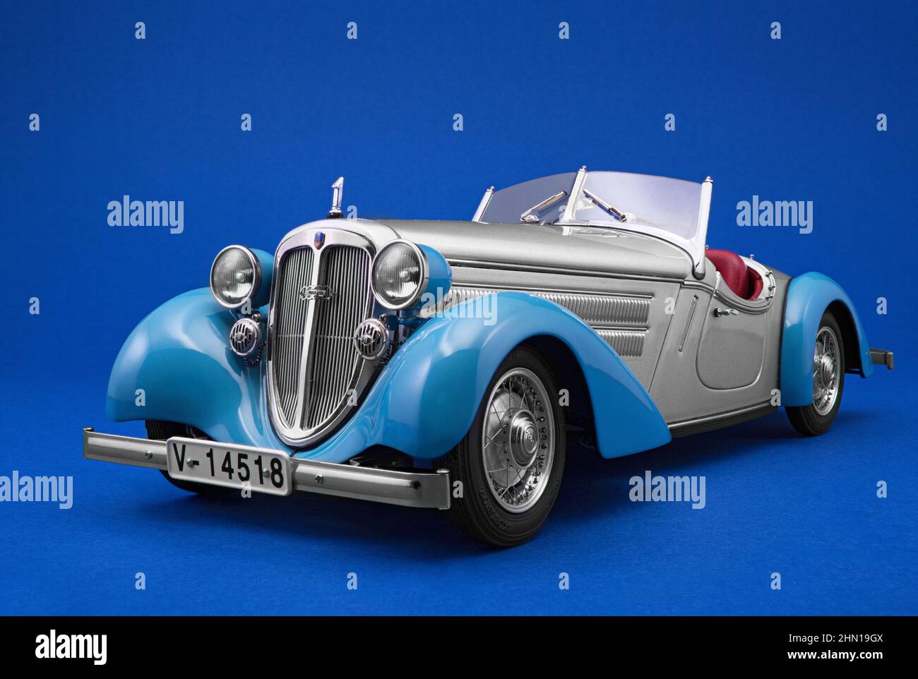Cmc 1 18 scale hi-res stock photography and images - Alamy