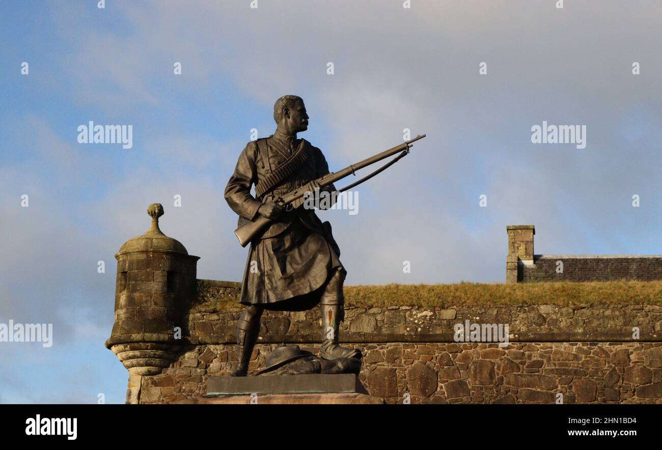 Highlander Soldier Statue, Stirling Castle Stock Photo - Alamy