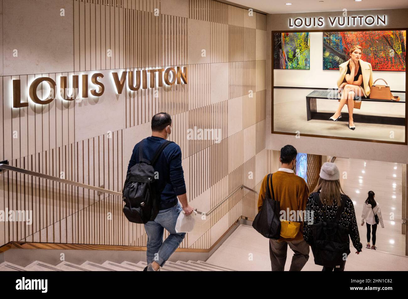 Louis vuitton advertisement 2022 hi-res stock photography and images ...