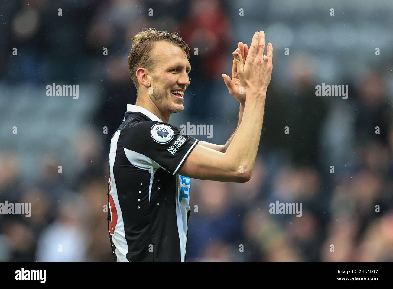 Dan Burn #33 of Newcastle United celebrates the 1-0 win over Aston ...