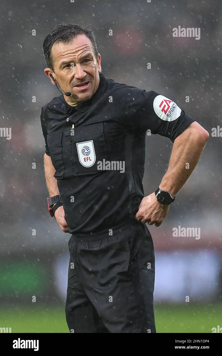 Referee keith stroud hi-res stock photography and images - Alamy