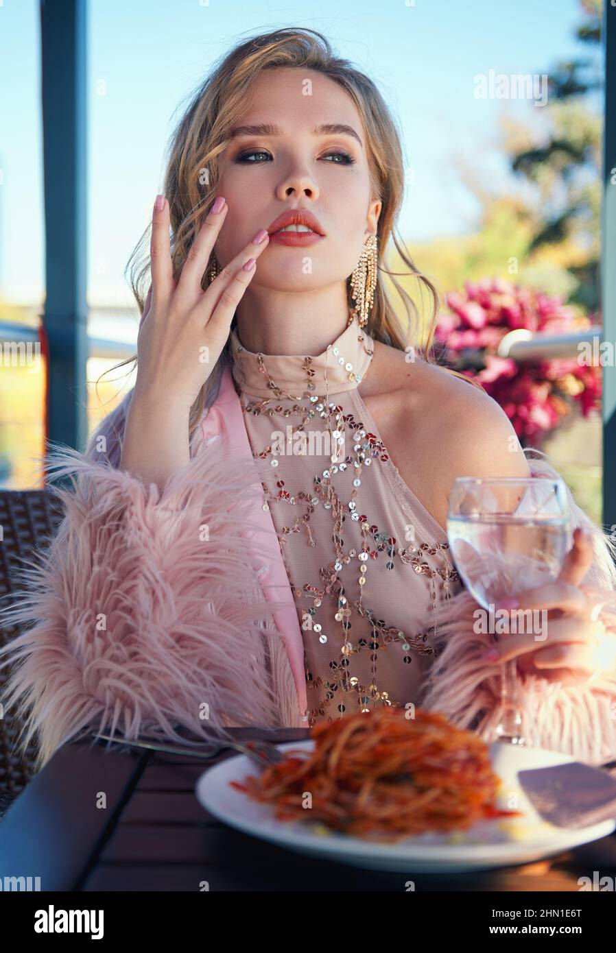 Woman eating pasta vintage hi-res stock photography and images - Alamy