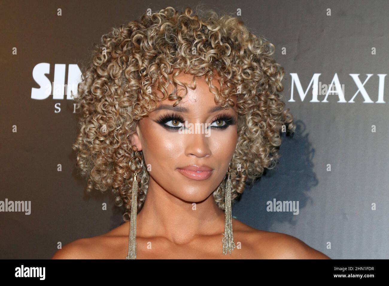 LOS ANGELES - FEB 12: Elle Smith at the DIRECTV Presents Maxim Electric ...